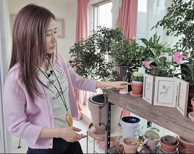 57세에도 40kg대 유지 시간이 멈춘 듯 변함없는 미모 여가수 데일리룩 스타와 패션