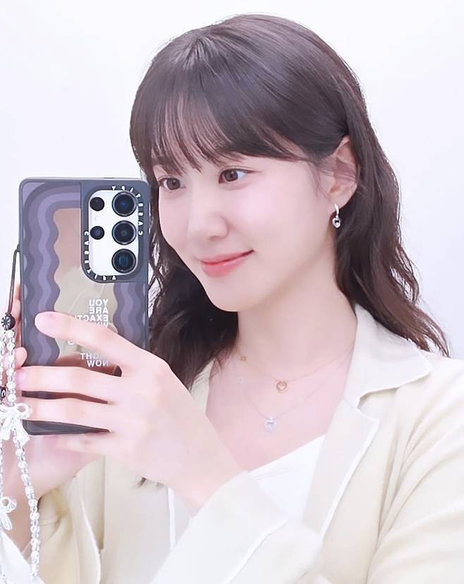 아역배우 출신인 줄 몰랐던 데뷔 30년 차 여배우 미모 터진 청순 원피스룩 대본은 내운명