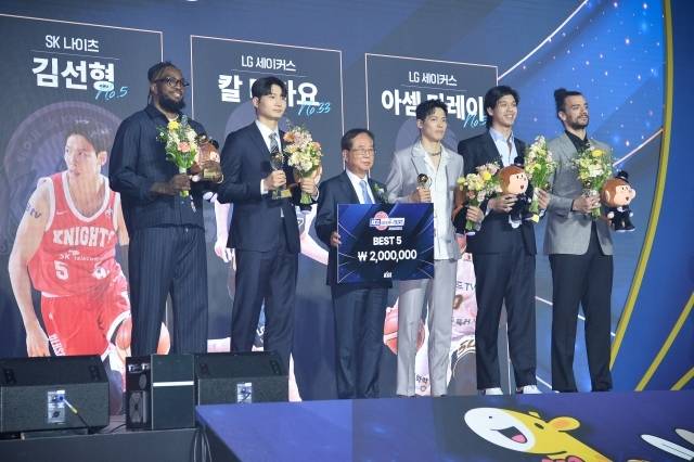 안영준 첫 국내선수 MVP! ‘만장일치’ 워니 최다 외국선수 MVP!…‘亞 쿼터’ 카굴랑안, kt 첫 신인왕 역사(종합) [KBL 시상식]