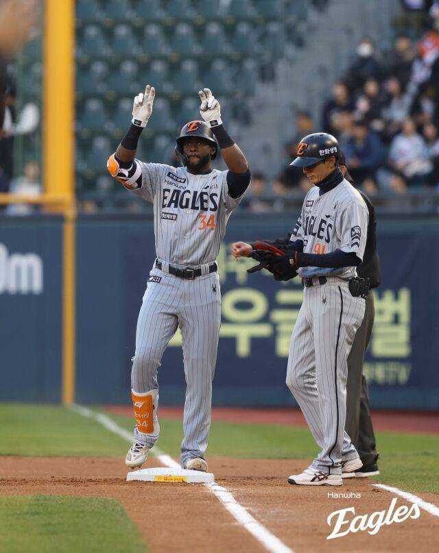 '역시 에이스' 폰세 156km 9K 101구, '본헤드플레이' 플로리얼 2타점 3루타 속죄…한화 이겼다, 김서현 155km SV [MD잠실]