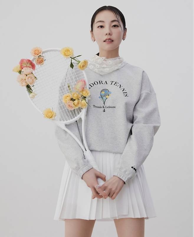 무쌍으로 동양미 넘치는데 나머지는 서양 유니크한 실물파 여배우 프레피룩 대본은 내운명