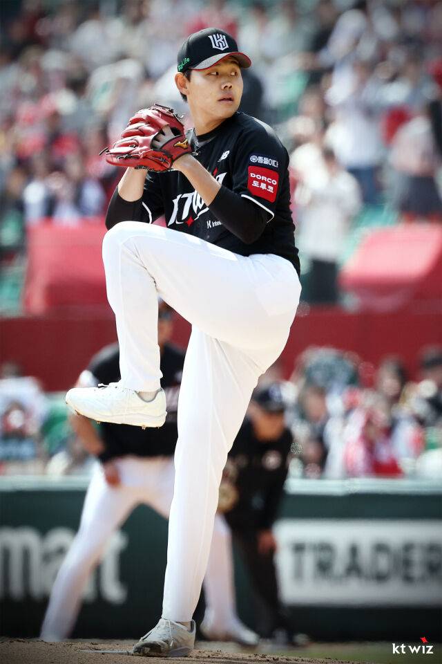 "연락이 없네, 멀었다는 뜻이지" '옆구리 부상' FA 보상선수 아직인데…'KT 7년차' 강철매직, 왜 걱정하지 않을까 [MD수원]