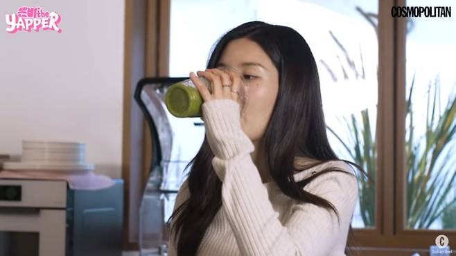 "워터밤 여신의 비결?"...47kg 권은비, 몸매 관리 위해 먹는다는 '이것'은? | 픽데일리