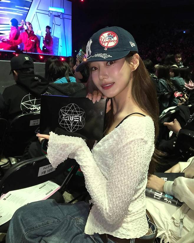 배지연, 2NE1 콘서트에서 빛난 ‘Y2K 믹스룩’ | K스타패션