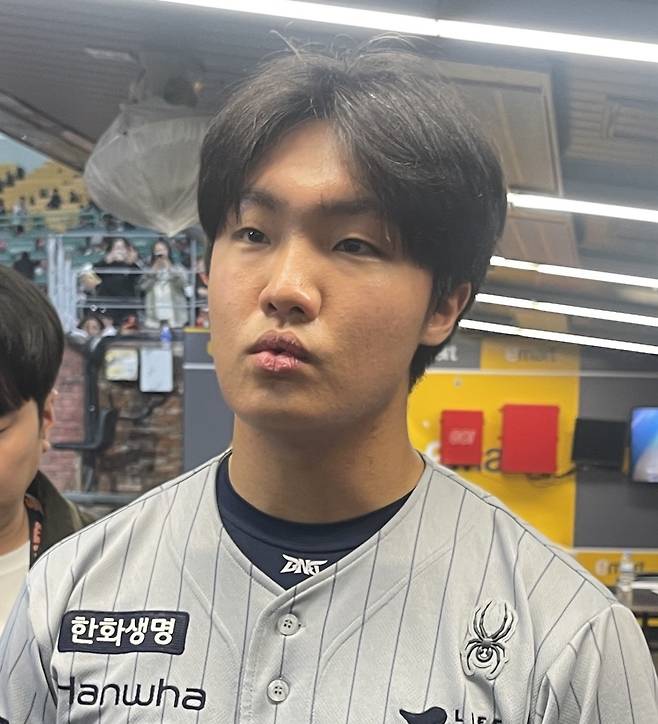 데뷔 첫 홀드 한화 정우주 황금 같은 기회 야구가 재미있다
