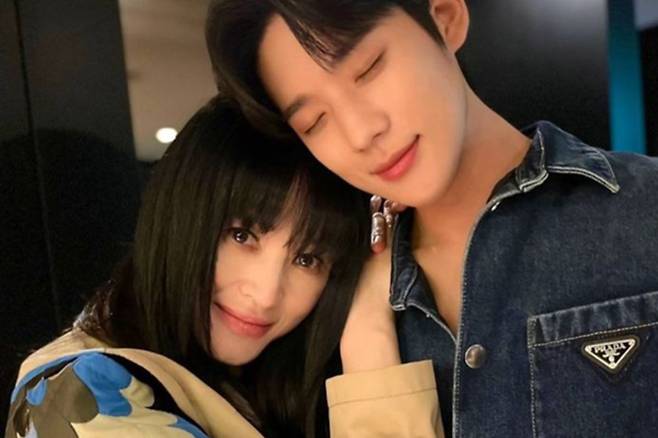 인성 너무 좋아 작품만 찍으면 남자 후배들이 줄서서 떠받든다는 女배우 뉴스에이드