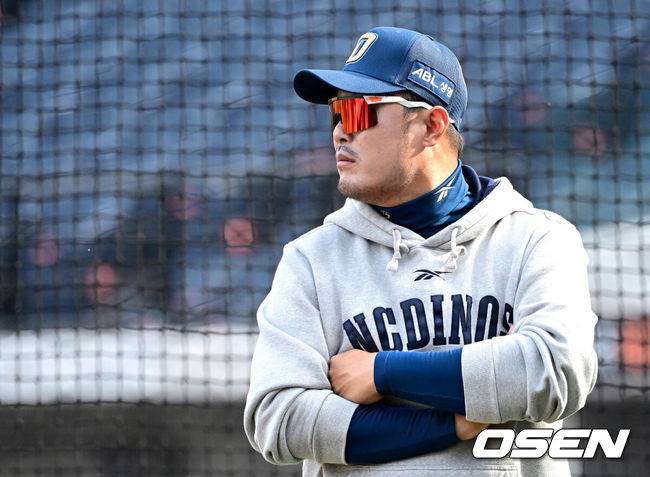 NC 홈런왕이 야구장에도 안 나왔다, 갑작스런 허리 담 증세 "오늘 갑자기, 쉬는 게 낫다"