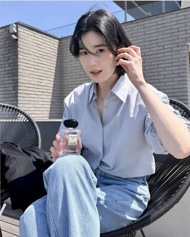 이렇게 하얗고 예뻤어 172cm 큰 키에 투명 피부 여배우 청량 셔츠 데님룩 뷰티는 내운명