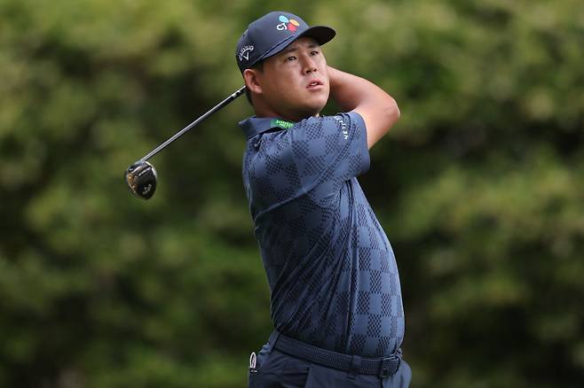 '한국인 첫 시그니처 우승자 나오나' 김시우, PGA 투어 RBC 헤리티지 3R 선두…통산 5승 도전