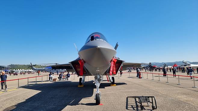 KF-21 vs F-16V: 2025년 성능 비교 결과 공개되자 해외 반응 폭발 | 밀리터리 랩실