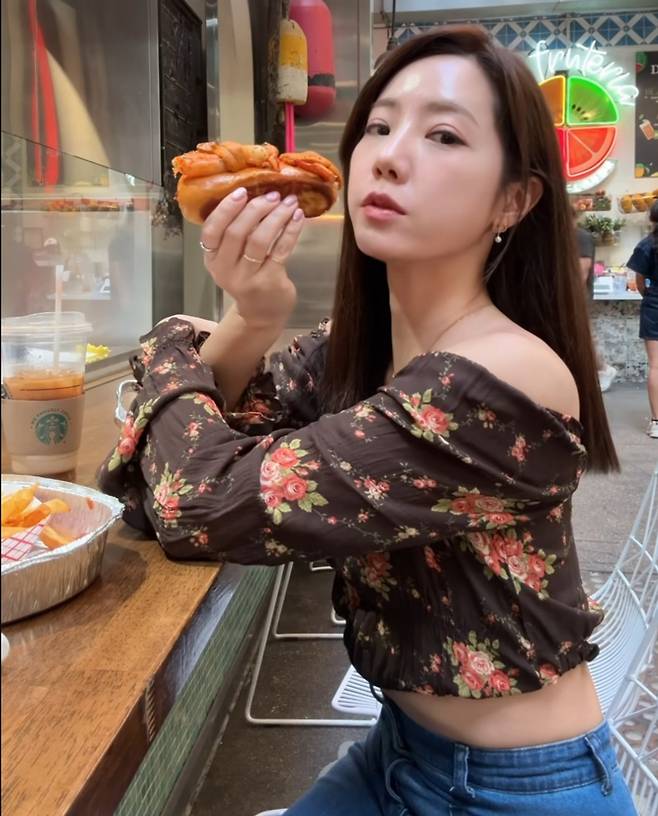 정순주 아나 미국인들 다 쳐다볼 만도 너무 내린 오프숄더 여신미 청순 크롭 데님룩 뷰티는 내운명