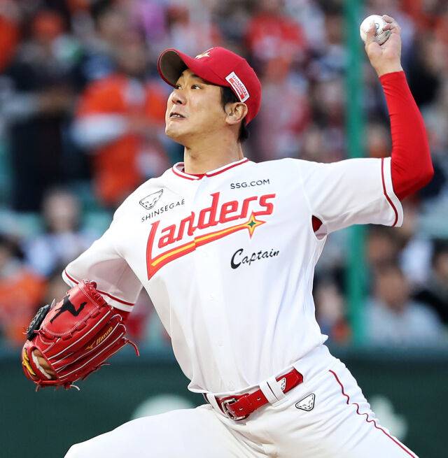 오늘을 기다린 1차지명 이적생, 우상과 만남 미뤄지나…방수포 깔렸다, SSG-KT전 정상 개최 가능한가 [MD수원]