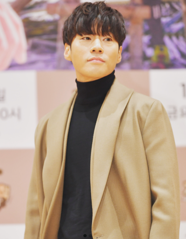 9살 연하 여배우와 혼전임신 결혼한 배우 일상룩 패션룸