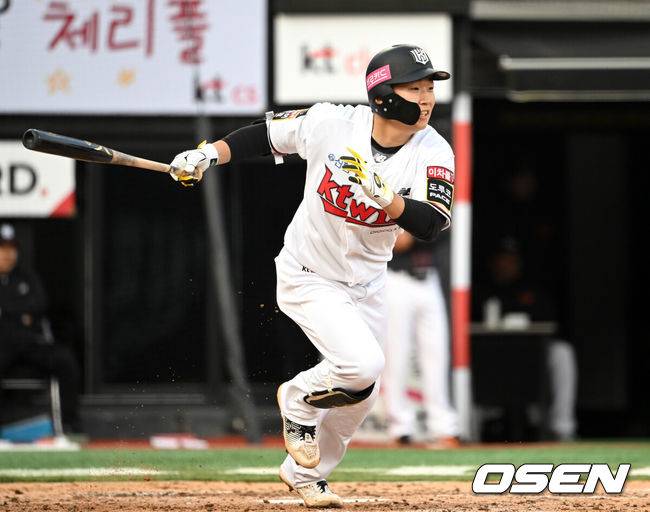 2G 연속 4타수 2안타 쳤는데, 타율이 .533→.531→.529 계속 떨어진다...5할 타자, 이게 실화인가