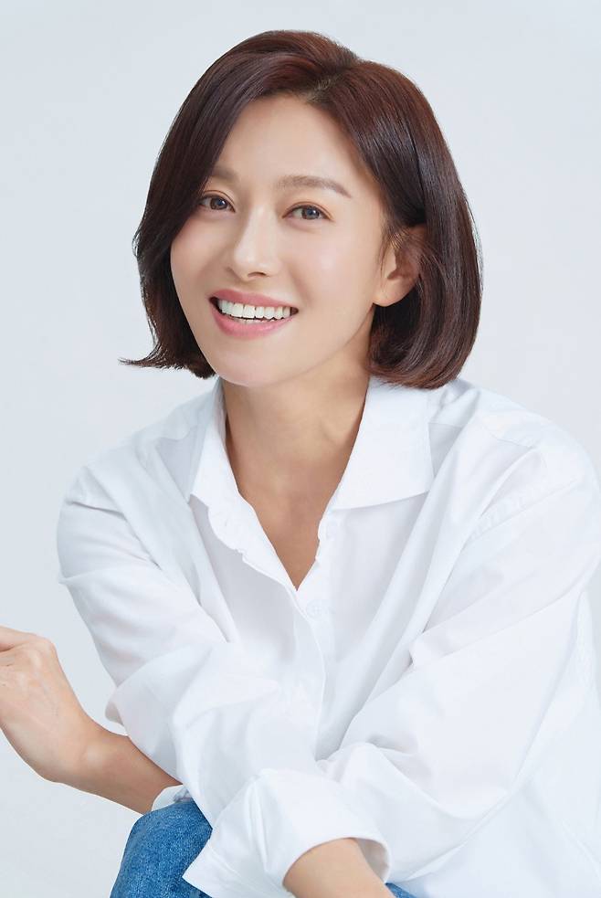 도망 다닐 정도로 고백 많이 받아 51세 ‘대학로 이영애 여배우 화보룩 스타와 패션