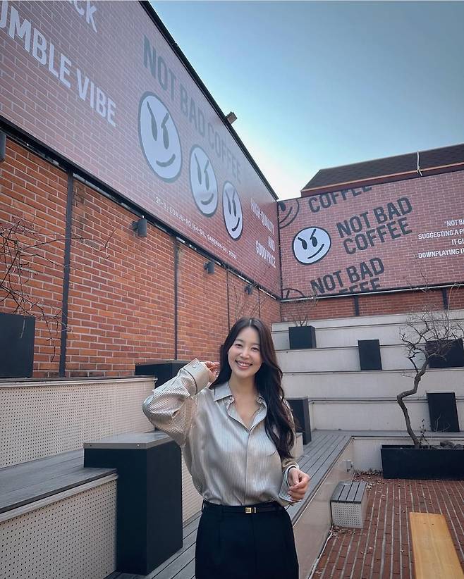교회 오빠와 결혼 11년 만에 득녀한 40대 여배우 시크한 슈트룩 대본은 내운명