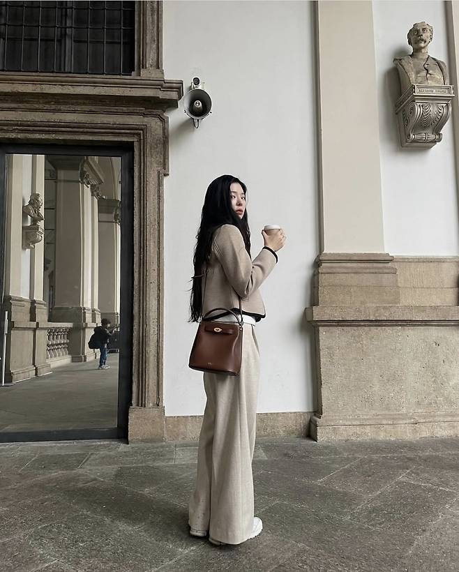 "몸도 마음도 가벼워" 11kg 감량, 48kg 넘으면 무겁다던 170cm 여가수, 재킷룩 | 대본은 내운명