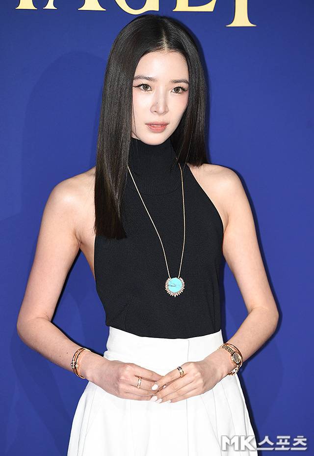 5월 결혼 앞두고 어쩜 이래 찢어진 치마에 뒤태 노출 과감한 톱모델 롱스커트룩 뷰티는 내운명