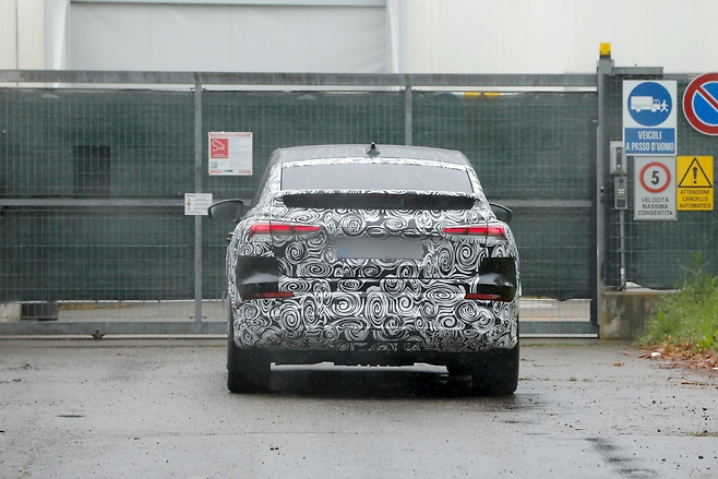 “제네시스 GV60/BMW iX1 나와” 아우디 Q4 스포트백 e-트론 페이스리프트 포착! | 카텍