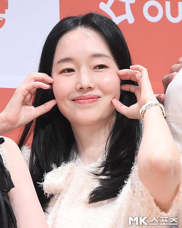 광기와 순수 이 극단의 공존 실화야” 시선 빨아들인 45세 여배우 드레스룩 대본은 내운명