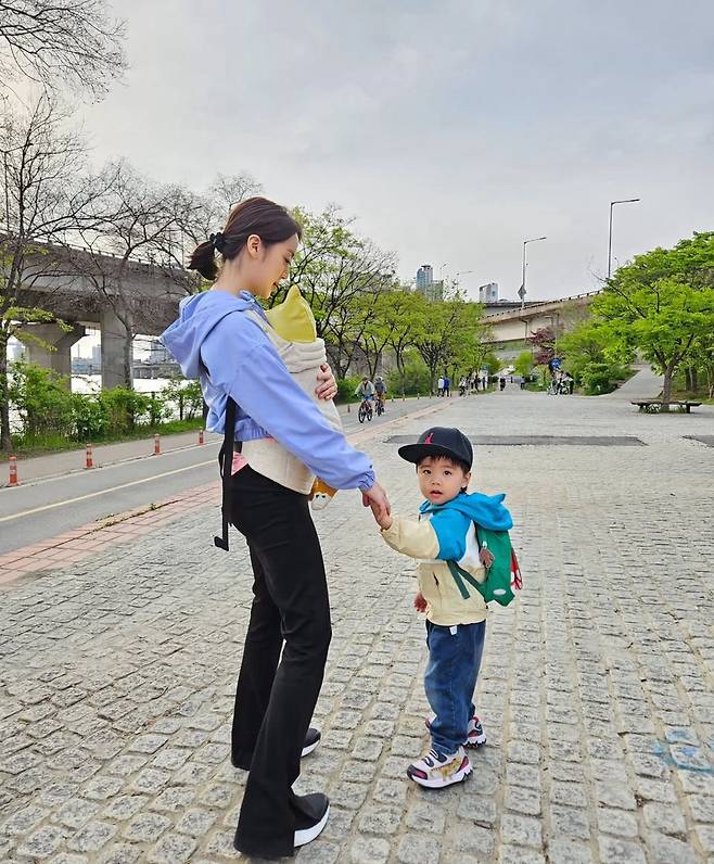 둘째 출산 3주 만에 복귀한 슈퍼맘 원더걸스 여가수 드레스룩 스타와 패션