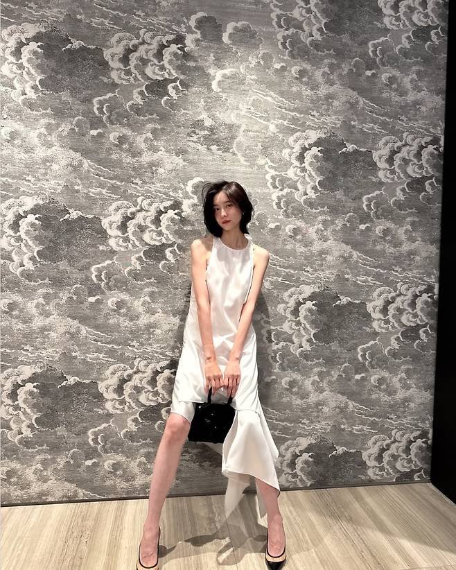 "168cm·48kg 美친 비율"우아한 발레리나 취미 여배우, 여리여리 세련된 드레스룩 | 뷰티는 내운명