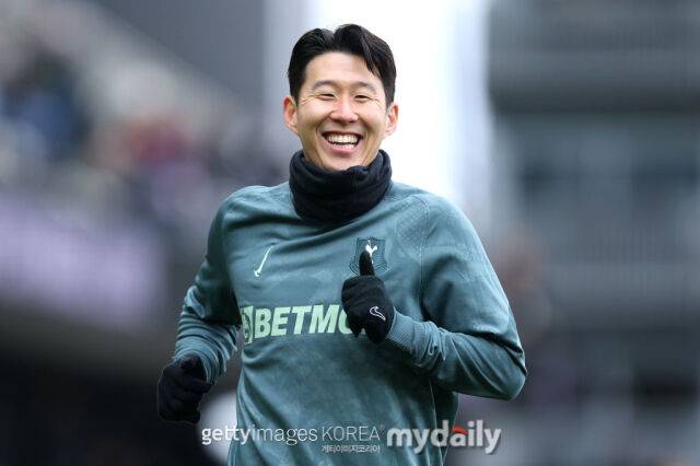 '첫 트로피' 직접 따낸다...SON, UEL 결승전서 부상 복귀 유력! 英 매체 "큰 힘이 될 것, 가장 강력한 무기"