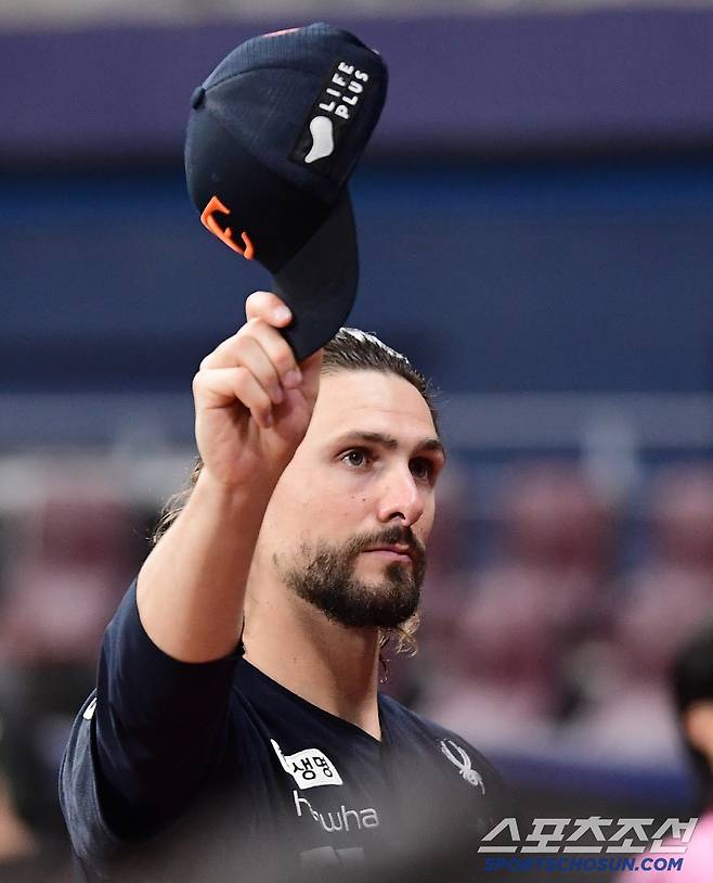 '꿈이냐 생시냐' 12041일만의 12연승, 14G 연속 매진 KBO 타이...한화가 세상의 중심이다 [고척 현장]