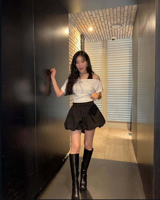 3년차 새댁 이렇게 예뻤어 40살에 미니스커트가 잘 어울리는 여가수 오프숄더룩 뷰티는 내운명