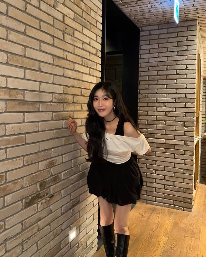 3년차 새댁 이렇게 예뻤어 40살에 미니스커트가 잘 어울리는 여가수 오프숄더룩 뷰티는 내운명