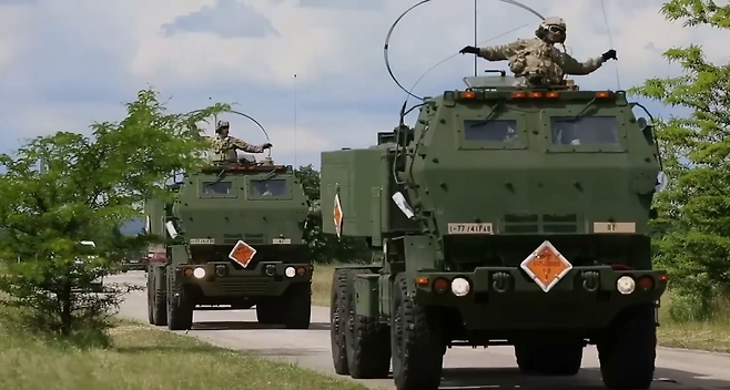 머리 끝까지 화가난 푸틴 우크라이나 다연장로켓 미사일에 러시아 헬기 초토화 군사돋보기