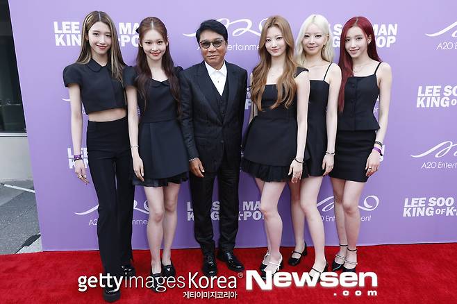 SM 떠난 이수만, 中 신인 걸그룹 A2O MAY와 LA 떴다 ‘아빠미소’[종합]