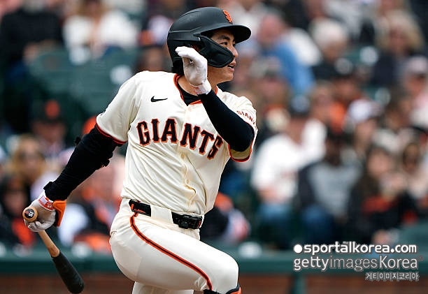 '여기서 KBO 출신을 만나다니' 3할 타율-OPS 0.8 무너진 이정후, '전 SK' 켈리와 맞대결...시즌 첫 4번 타자 출전