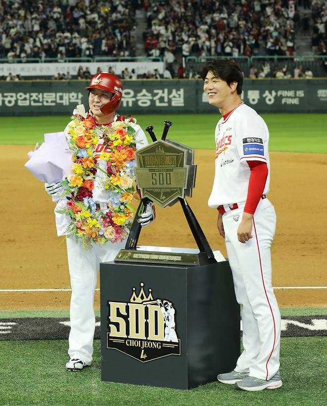 2005년 데뷔 후 20년…그 누구도 닿지 못한 ‘KBO리그 500홈런’, 최정이 해냈다 [SS시선집중]