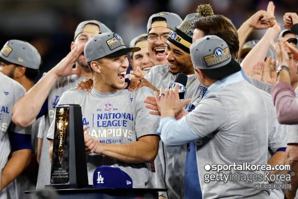 토미 '현수' 에드먼, 다시 태극마크 달까? WBC 공식 SNS에 韓 대표팀 유니폼 착용 사진 공개…어머니의 나라 위해 또 뛰나