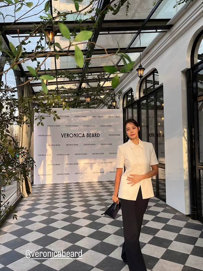 42세라는데 얼굴은 20대 173cm 압도적 비율의 방송인 모던룩 대본은 내운명