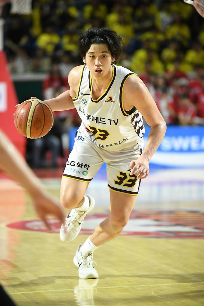 ‘4Q 미친 집중력’ LG, SK 62-58 누르고 ‘창단 첫 우승’ 감격…SK, ‘0%’ 기적은 없었다 [SS잠실in]