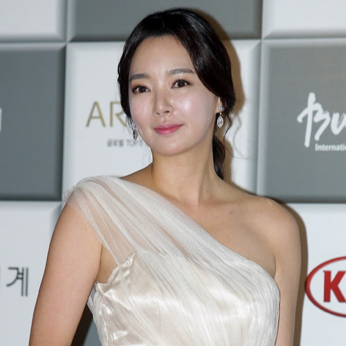 결혼식 당일 파혼했는데 두 달 만에 같은 예식장에서 딴 남자와 결혼한 여배우 뷰티패션따라와