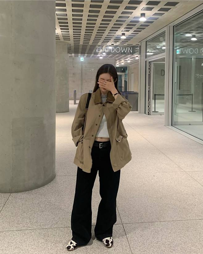 ‘하얗고 여리한데 170cm 현실감 무너진 여배우 오버핏 재킷룩 대본은 내운명