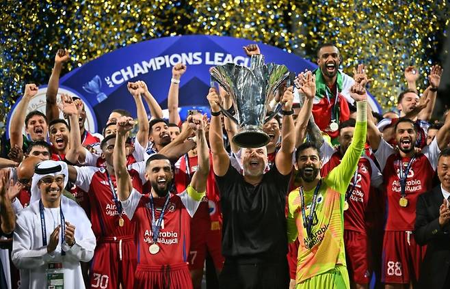 'FC서울은 웃고 있다!' 한국 국가대표 수비 핵심, 커리어 첫 우승...샤르자, 라이언시티 2-1 격파→ACL2 정상 쾌거