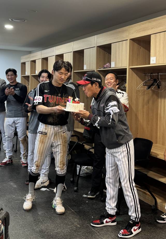 '역대 12번째 통산 600승' 염경엽 감독 "손주영 완벽한 피칭, 팬분들 덕에 좋은 결과" [IS 승장]