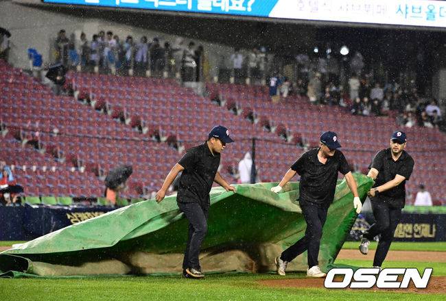 사구→위협구, 박건우-콜어빈 벤클 충돌…'8회 동점 허용' 두산, NC와 1-1 강우콜드 무승부 [잠실 리뷰]