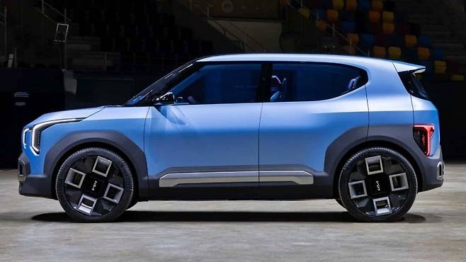 도심형 전기 SUV 끝판왕, 기아 EV2 vs 테슬라 모델 Y…누가 진짜 승자인가? | 두맨카