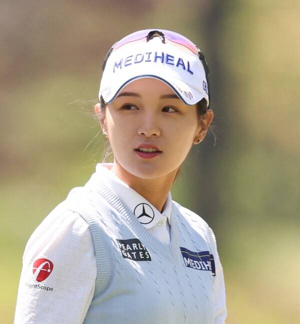 '36홀 노보기' 박현경, 역전 우승 기대…"자신감 있게 플레이하고 싶어요" [KLPGA E1채리티오픈]