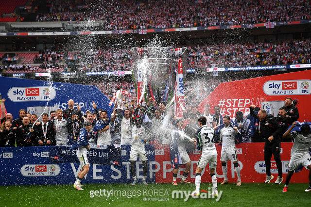 포옛·ki·ji 보고 있지죽어도 선덜랜드 8년 만에 Epl 승격4000억 돈방석 앉았다→승강 Po
