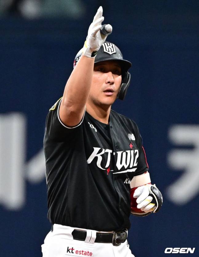 황재균, '레전드' 김태균·이대호 다 넘어섰다!→'KBO 44년' 통산 안타 '당당 7위'