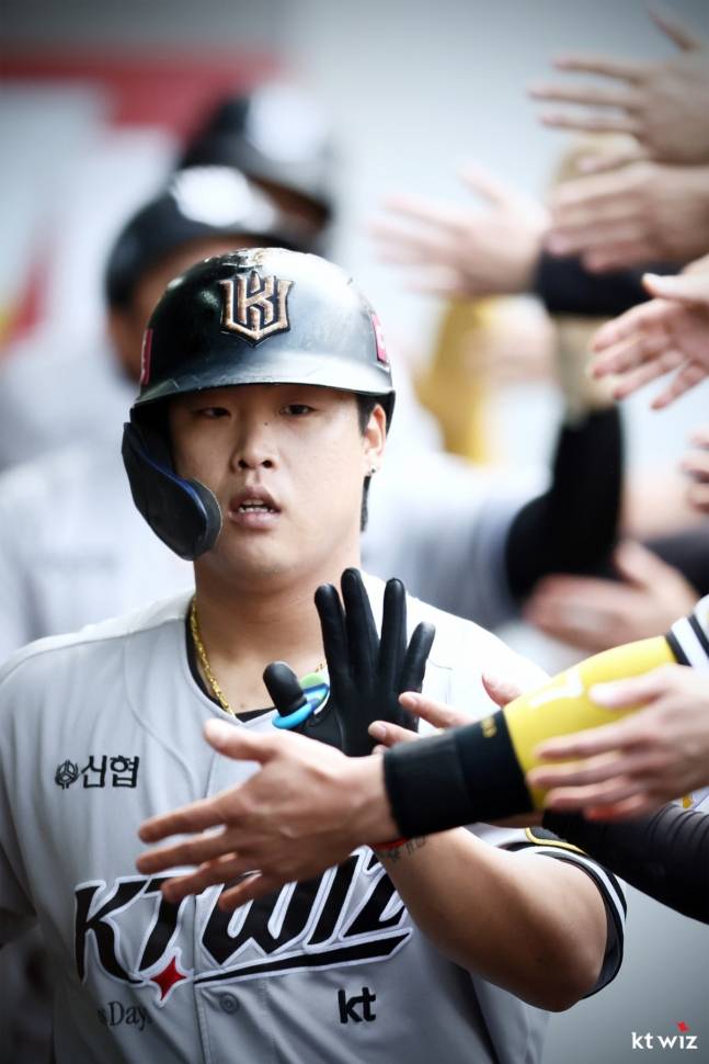 4위부터 8위까지 단 2g 차 장타 실종 Kt 초비상 팀 내 홈런 1위 천재타자의 발목 부상 어떻게 극복하나