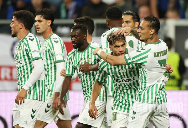 [uecl.review] 후반에만 '4골' 폭발!...첼시, 베티스에 4-1 대역전승→UECL 정상 올라