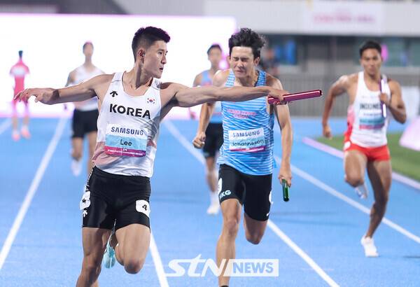[구미육상] '미친 질주!' 한국 남자 400m 계주, 사상 첫 아시아선수권 제패+대회 신기록+한국 신기록