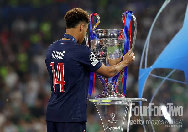 [오피셜] ‘2골 1도움’ 두에, UCL 결승전 POTM으로 선정…”19세의 나이가 믿기지 않을 정도로 성숙한 플레이” (UEFA)